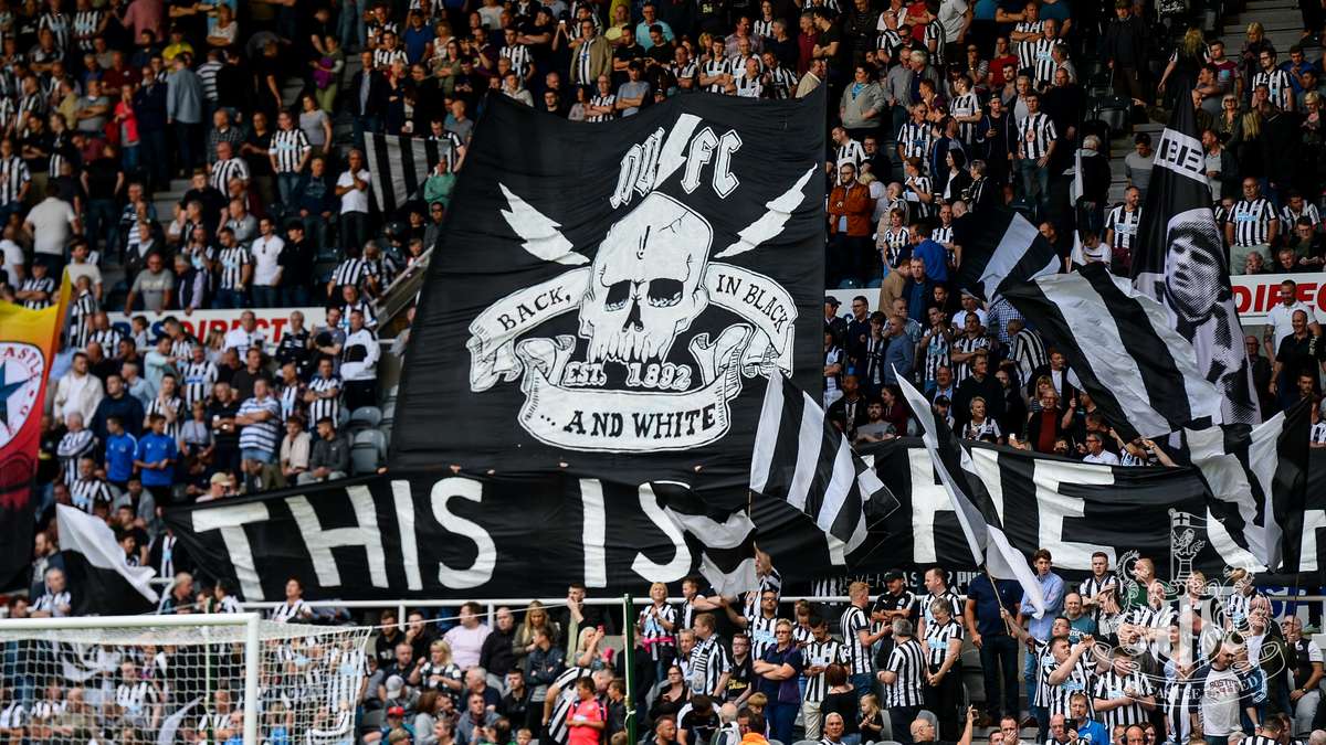 Back in Black and White (NUFC v Tottenham 2017/18) – Wor Flags